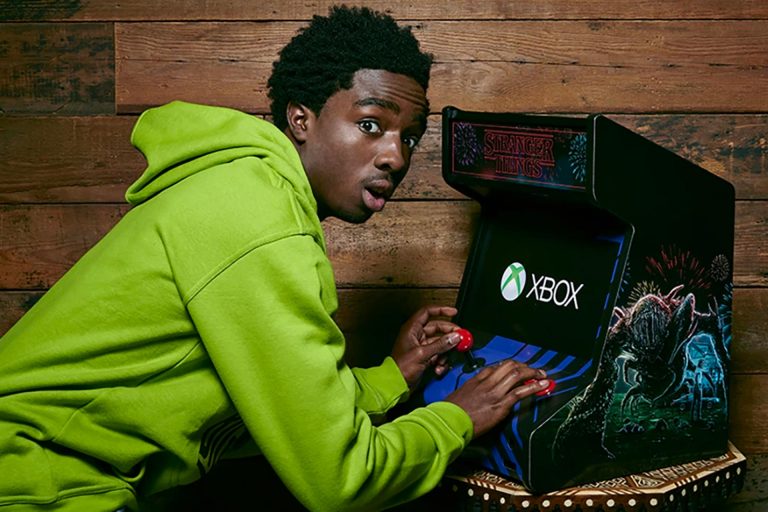 Stranger Things – Custom XBOX Console & Controller - TAKEOFF